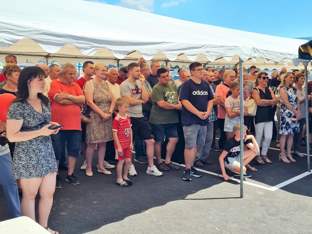 ODPRTJE TRGOVSKEGA CENTRA VSEGRAD - sentjernej.si